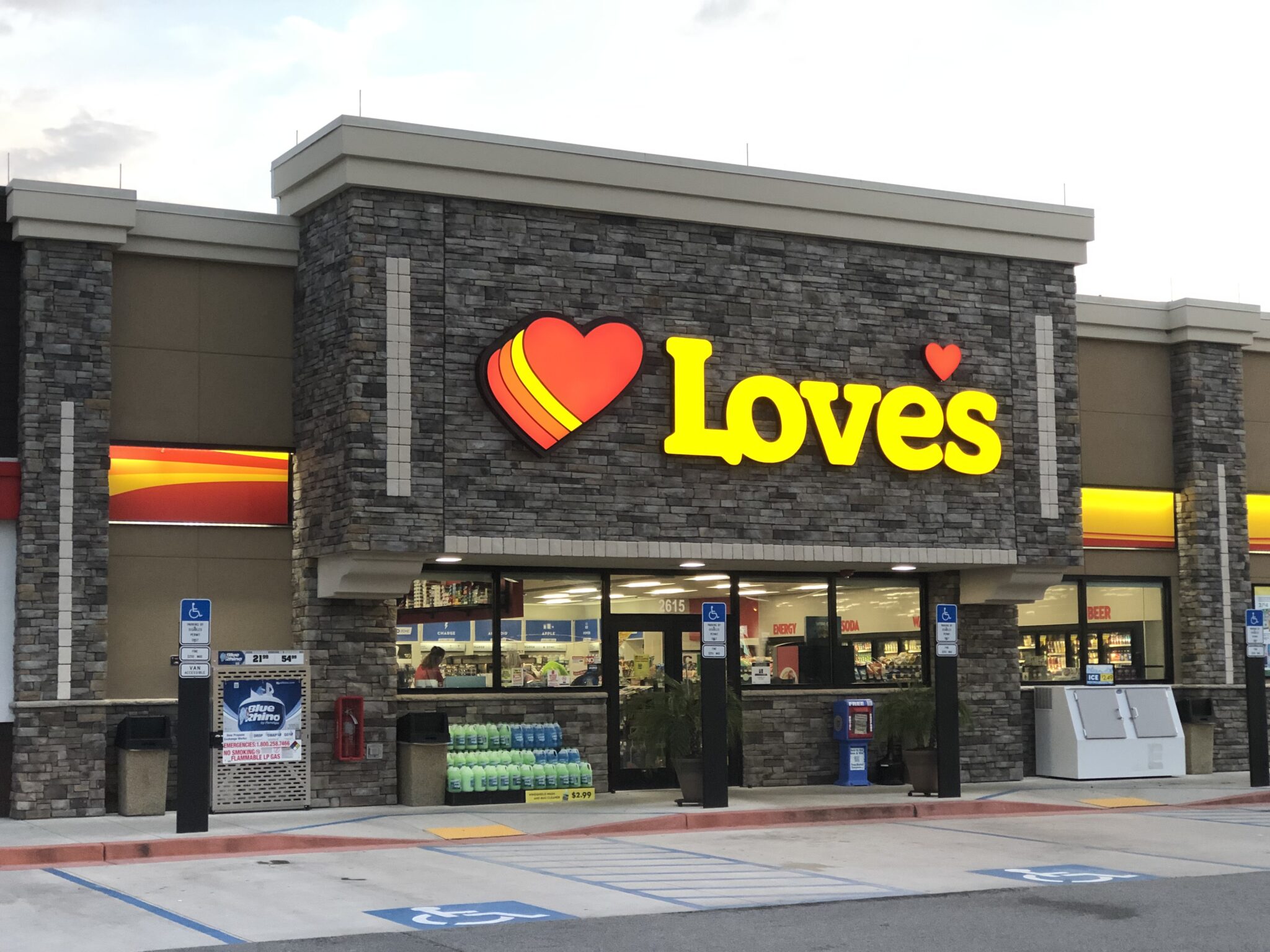 Love's Travel Stops or Buc-ee's: Choosing the 1 Perfect Pit Stop